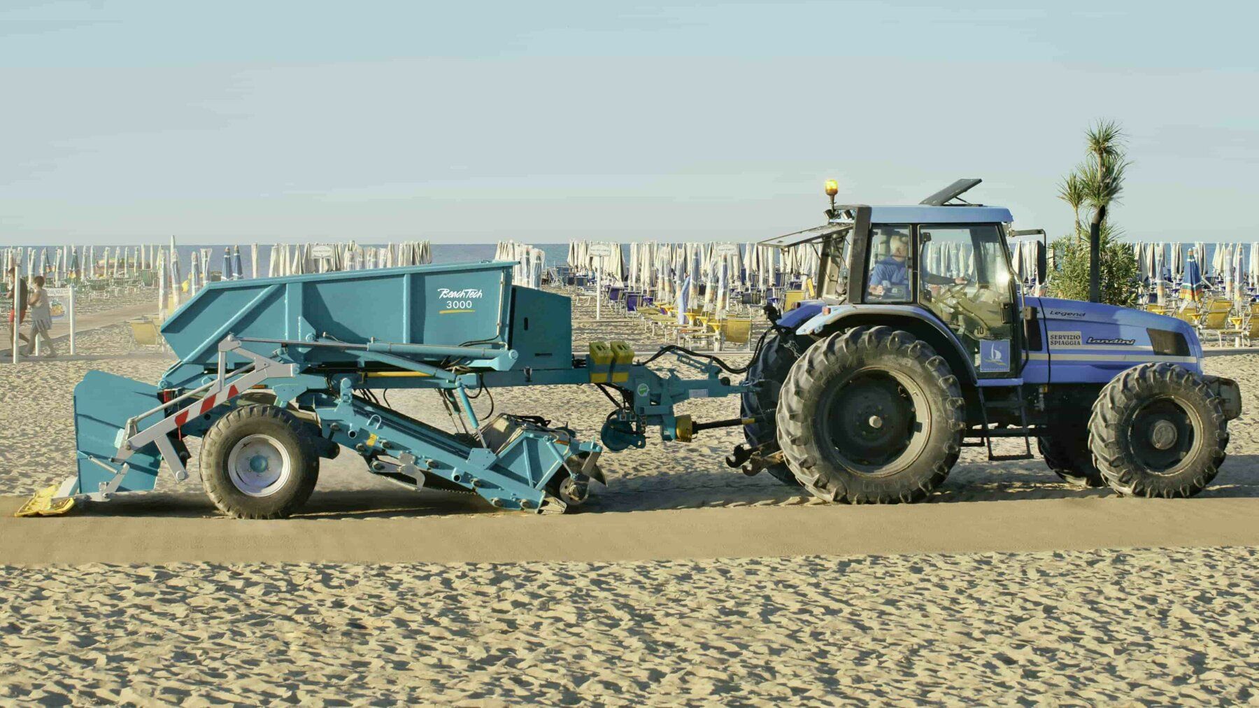 BeachTech 3000: Beach cleaner and haul vehicle in one
