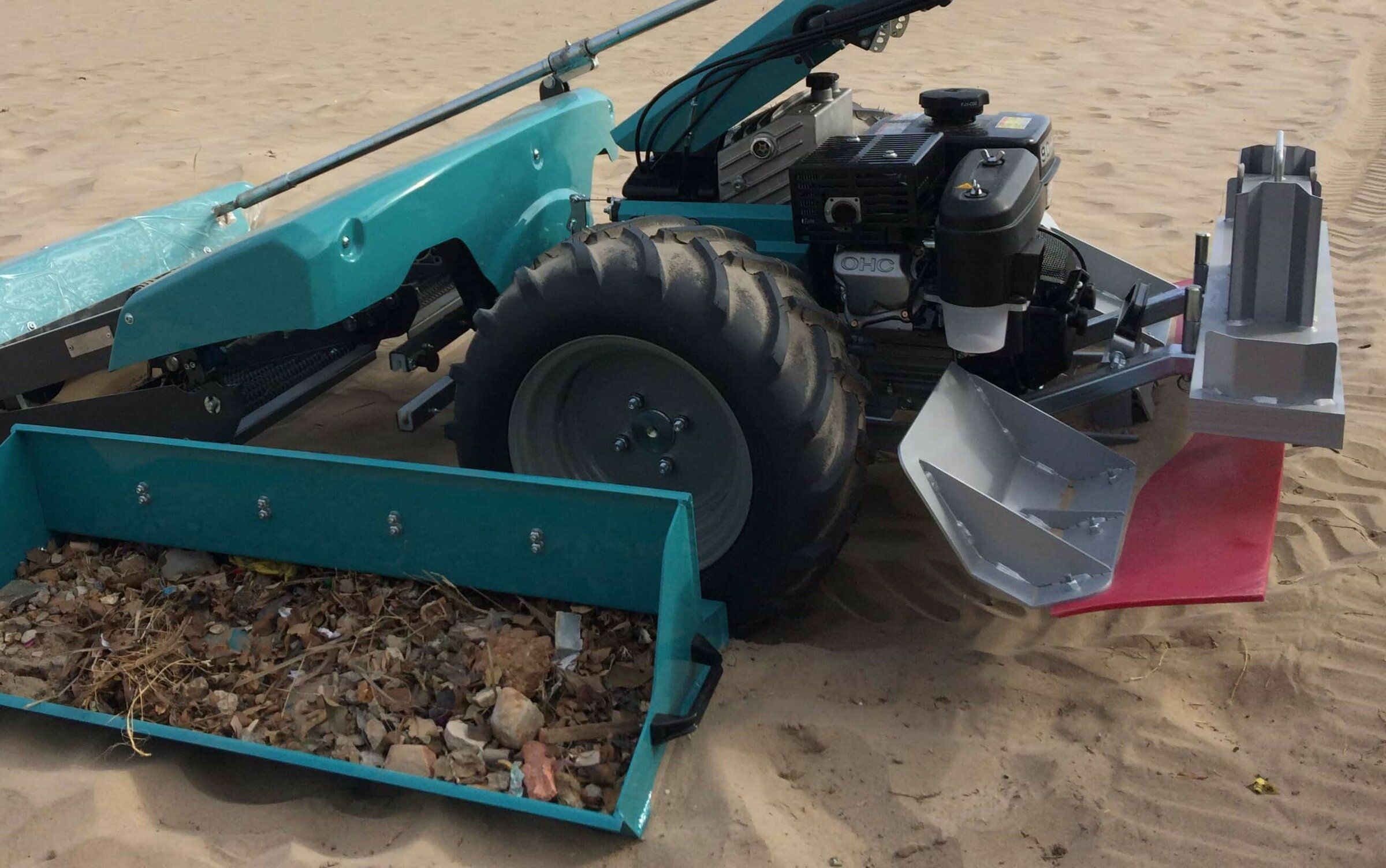 BeachTech Sweepy Hydro | Beach cleaner - BeachTech