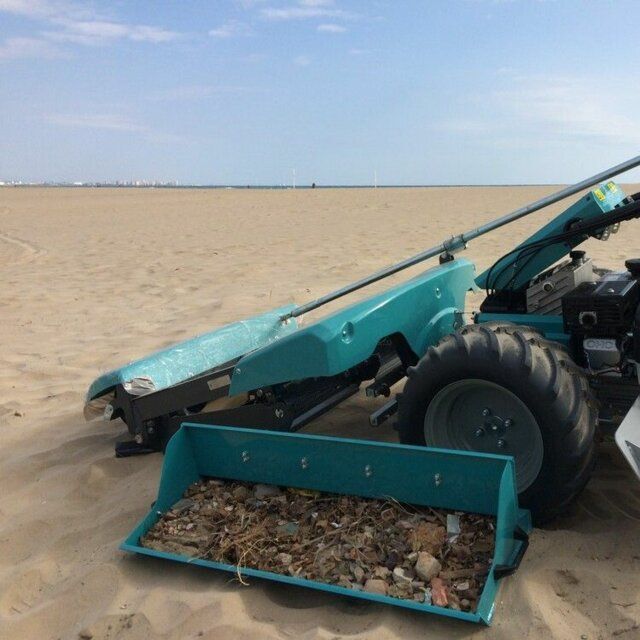 BeachTech Sweepy: Walk behind beach cleaner with mechanical drive